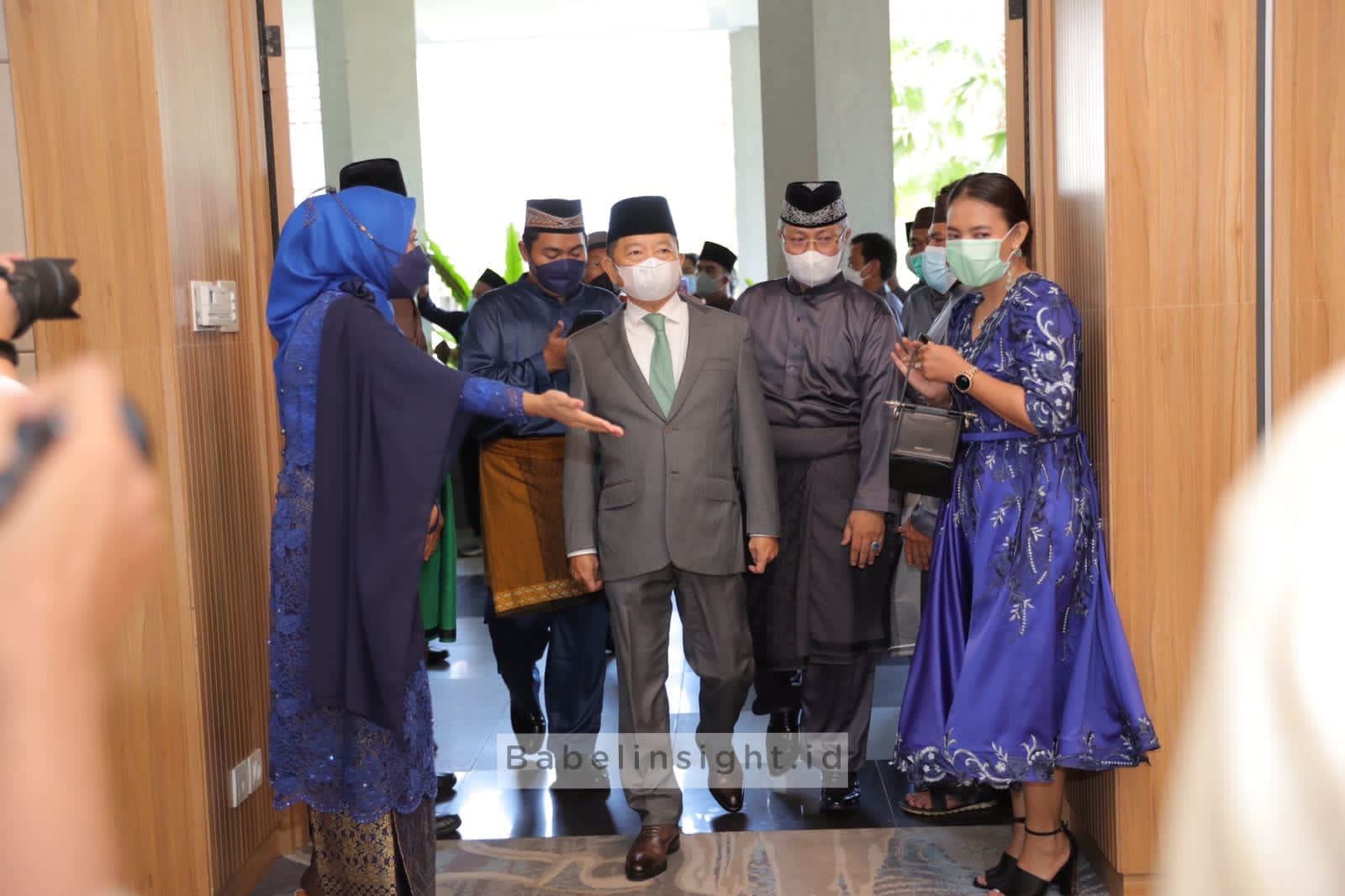 Jadi Saksi Pernikahan Putra Emron Pangkapi, Gubernur Doakan Kedua ...